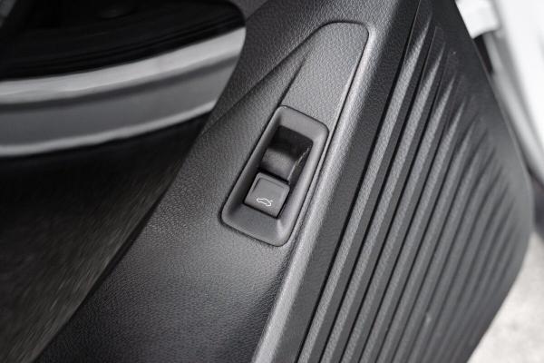 Volkswagen ID.4 2023 in Riga, with an engine capacity of 0.00 L and mileage of 125 thousand km for 23950 €, photo 10 on AUTOMOTO.COM.LV