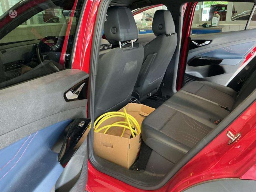 Red Volkswagen ID.4 2022 in Vilnius, with an engine capacity of 0.00 L and mileage of 104 thousand km for 27990 €, photo 9 on AUTOMOTO.COM.LV
