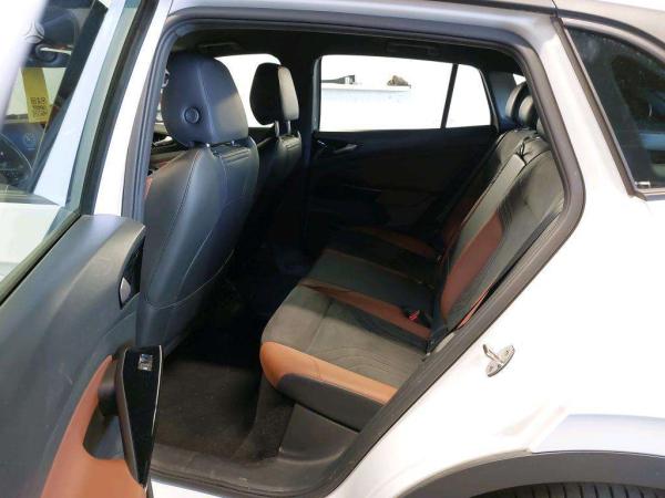 White Volkswagen ID.4 2022 in Vilnius, with an engine capacity of 0.00 L and mileage of 117 thousand km for 25900 €, photo 5 on AUTOMOTO.COM.LV