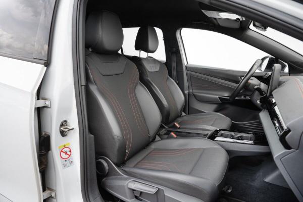 Balts Volkswagen ID.4 2023 Rīga, ar dzinēja tilpumu 0.00 L un nobraukumu 91 tūkst. km par 33450 €, foto 7 vietnē AUTOMOTO.COM.LV