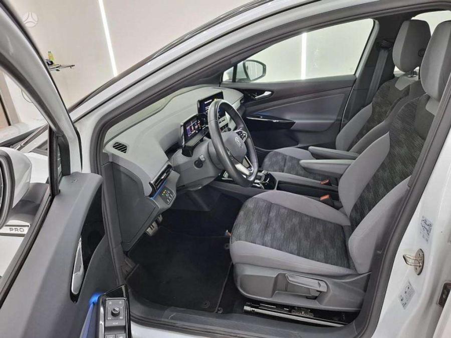 White Volkswagen ID.4 2023 in Vilnius, with an engine capacity of 0.00 L and mileage of 185 thousand km for 22500 €, photo 8 on AUTOMOTO.COM.LV