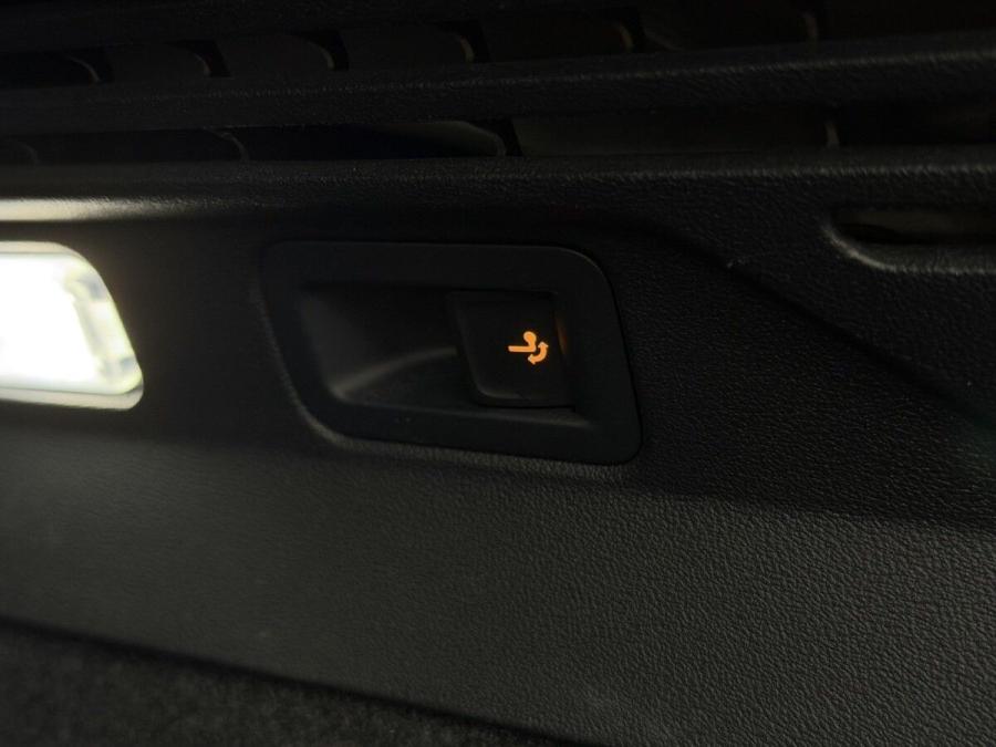 Balts Volkswagen ID.4 2020 Pērnava, ar dzinēja tilpumu 0.00 L un nobraukumu 87 tūkst. km par 29950 €, foto 23 vietnē AUTOMOTO.COM.LV