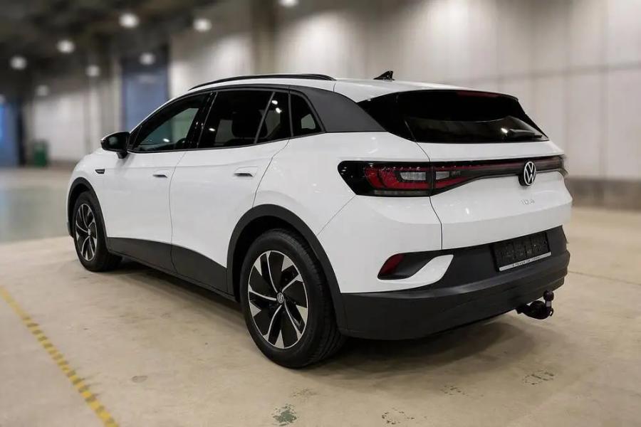 White Volkswagen ID.4 2021 in Riga, with an engine capacity of 0.00 L and mileage of 109 thousand km for 25500 €, photo 3 on AUTOMOTO.COM.LV