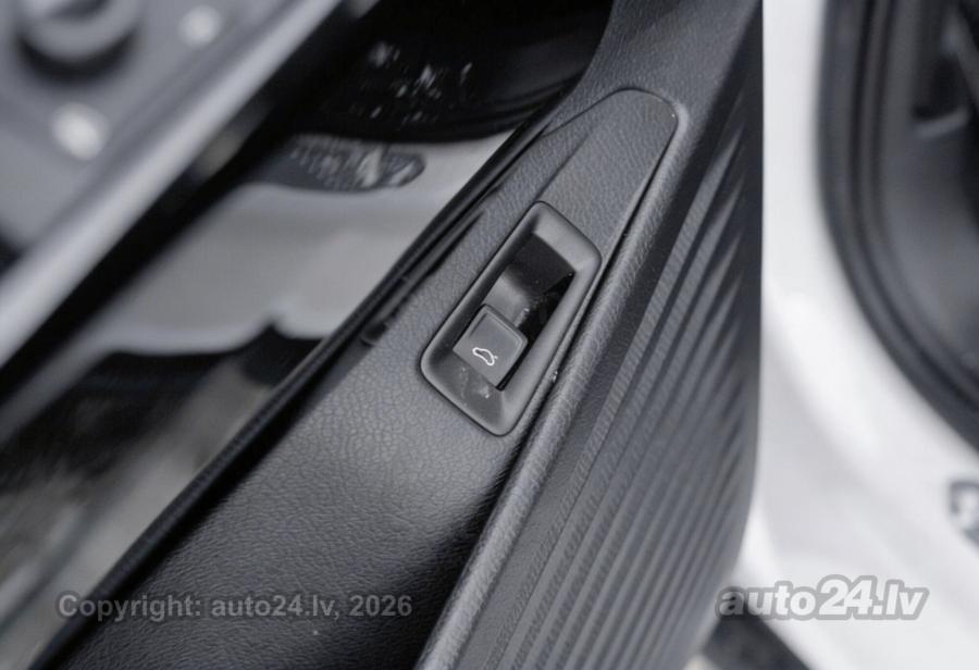 Balts Volkswagen ID.4 2023 Rīga, ar dzinēja tilpumu 0.00 L un nobraukumu 77 tūkst. km par 35900 €, foto 12 vietnē AUTOMOTO.COM.LV