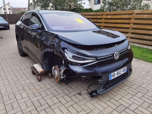 Black Volkswagen ID.5 2025 in Kaunas, with an engine capacity of 0.00 L and mileage of 32 thousand km for 16900 €, photo 7 on AUTOMOTO.COM.LV