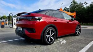 Red Volkswagen ID.5 2024 in Vilnius, with an engine capacity of 0.00 L and mileage of 47 thousand km for 39999 €, photo 3 on AUTOMOTO.COM.LV