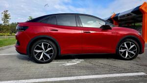 Red Volkswagen ID.5 2024 in Vilnius, with an engine capacity of 0.00 L and mileage of 47 thousand km for 39999 €, photo 4 on AUTOMOTO.COM.LV