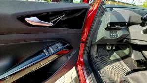 Red Volkswagen ID.5 2024 in Vilnius, with an engine capacity of 0.00 L and mileage of 47 thousand km for 39999 €, photo 5 on AUTOMOTO.COM.LV