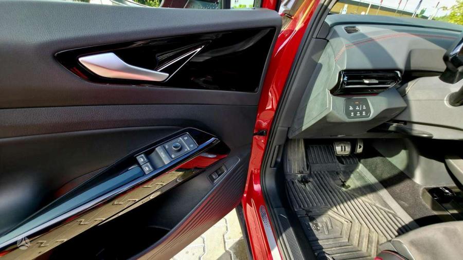 Red Volkswagen ID.5 2024 in Vilnius, with an engine capacity of 0.00 L and mileage of 47 thousand km for 39999 €, photo 5 on AUTOMOTO.COM.LV