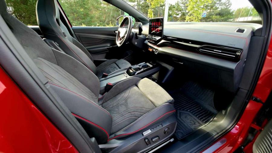 Red Volkswagen ID.5 2024 in Vilnius, with an engine capacity of 0.00 L and mileage of 47 thousand km for 39999 €, photo 7 on AUTOMOTO.COM.LV