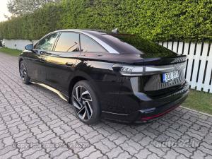 Black Volkswagen ID.7 2023 in Tallinn, with an engine capacity of 0.00 L and mileage of 117 thousand km for 38000 €, photo 4 on AUTOMOTO.COM.LV
