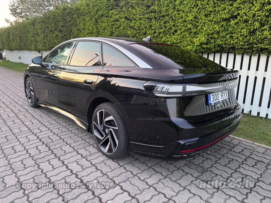 Black Volkswagen ID.7 2023 in Tallinn, with an engine capacity of 0.00 L and mileage of 117 thousand km for 38000 €, photo 4 on AUTOMOTO.COM.LV