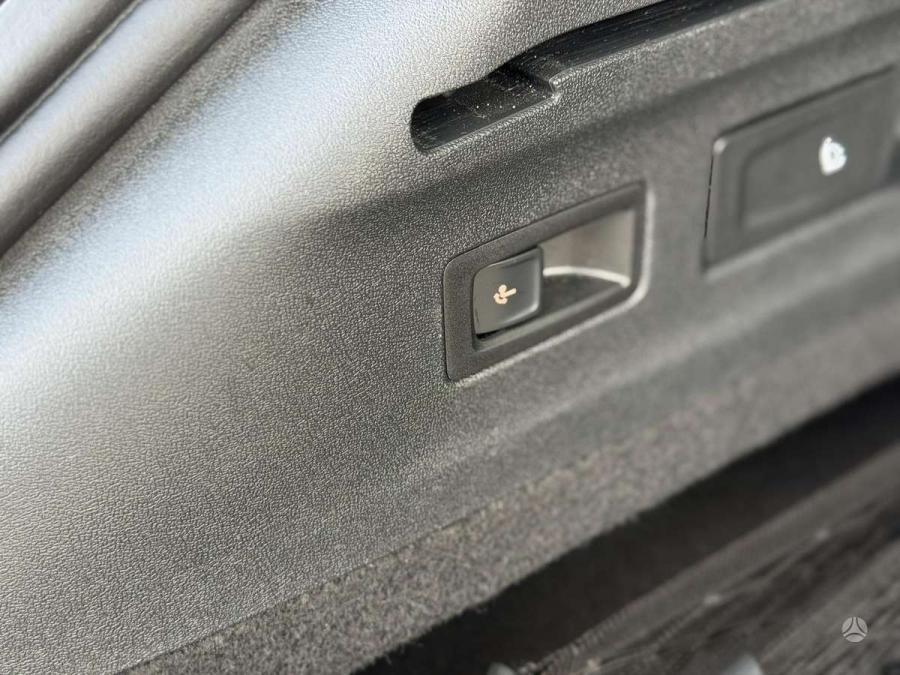 Melns Volkswagen ID.7 2025 Kauņa, ar dzinēja tilpumu 0.00 L un nobraukumu 17 tūkst. km par 23950 €, foto 17 vietnē AUTOMOTO.COM.LV