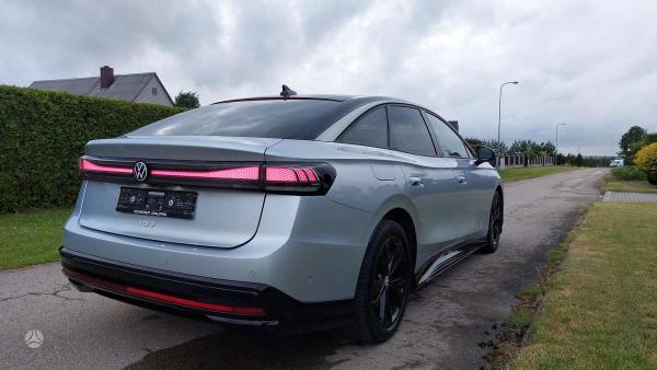 Pelēks Volkswagen ID.7 2024 Kuršėnai, ar dzinēja tilpumu 0.00 L un nobraukumu 48 tūkst. km par 39400 €, foto 4 vietnē AUTOMOTO.COM.LV