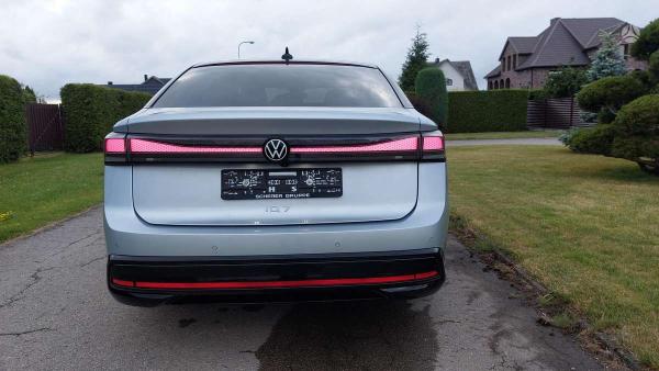 Pelēks Volkswagen ID.7 2024 Kuršėnai, ar dzinēja tilpumu 0.00 L un nobraukumu 48 tūkst. km par 39400 €, foto 5 vietnē AUTOMOTO.COM.LV