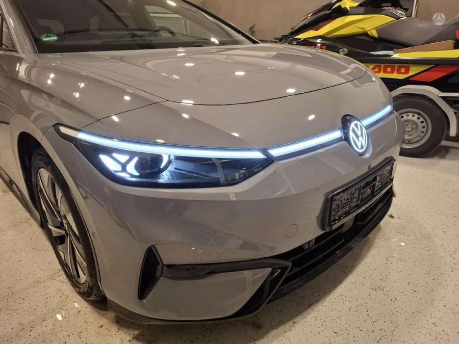 Pelēks Volkswagen ID.7 2024 Prienai, ar dzinēja tilpumu 0.00 L un nobraukumu 24 tūkst. km par 41000 €, foto 10 vietnē AUTOMOTO.COM.LV