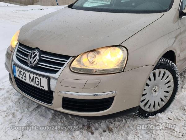 Smilšu krāsa Volkswagen Jetta 2006 Tartu, ar dzinēja tilpumu 1.60 L un nobraukumu 240 tūkst. km par 1699 €, foto 2 vietnē AUTOMOTO.COM.LV