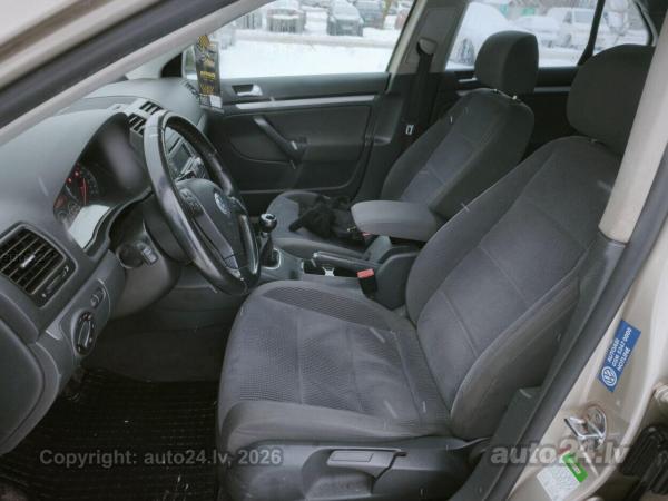 Smilšu krāsa Volkswagen Jetta 2006 Tartu, ar dzinēja tilpumu 1.60 L un nobraukumu 240 tūkst. km par 1699 €, foto 8 vietnē AUTOMOTO.COM.LV