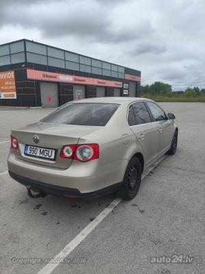 Smilšu krāsa Volkswagen Jetta 2007 Tallina, ar dzinēja tilpumu 1.60 L un nobraukumu 161 tūkst. km par 2000 €, foto 3 vietnē AUTOMOTO.COM.LV