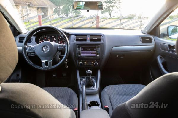 Smilšu krāsa Volkswagen Jetta 2011 Tallina, ar dzinēja tilpumu 1.20 L un nobraukumu 266 tūkst. km par 3700 €, foto 7 vietnē AUTOMOTO.COM.LV