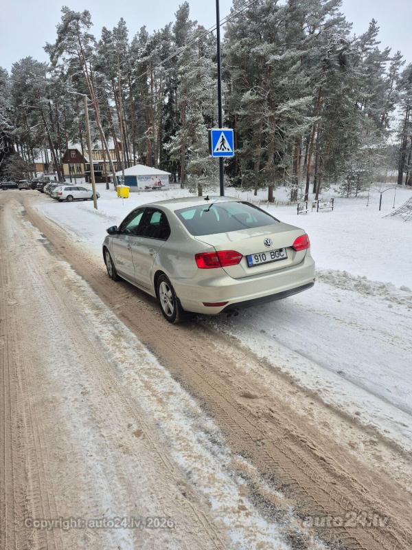 Beige Volkswagen Jetta 2012 in Tallinn, with an engine capacity of 1.40 L and mileage of 0 thousand km for 3490 €, photo 2 on AUTOMOTO.COM.LV
