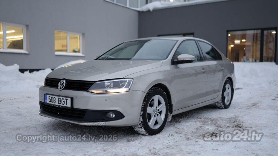 Smilšu krāsa Volkswagen Jetta 2013 Tallina, ar dzinēja tilpumu 1.40 L un nobraukumu 125 tūkst. km par 4999 €, foto 1 vietnē AUTOMOTO.COM.LV