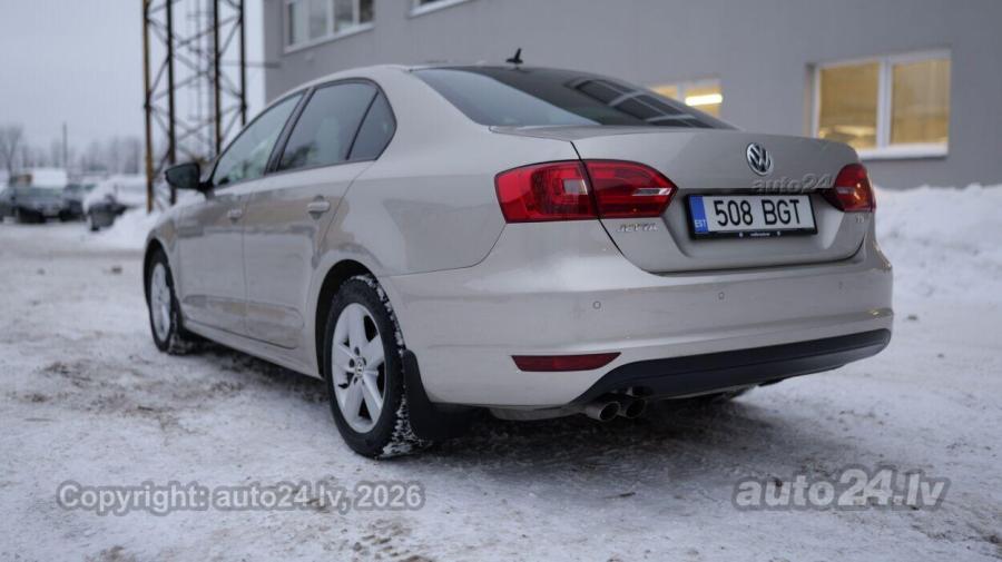 Smilšu krāsa Volkswagen Jetta 2013 Tallina, ar dzinēja tilpumu 1.40 L un nobraukumu 125 tūkst. km par 4999 €, foto 6 vietnē AUTOMOTO.COM.LV