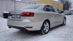 Beige Volkswagen Jetta 2013 in Tallinn, with an engine capacity of 1.40 L and mileage of 125 thousand km for 4999 €, photo 4 on AUTOMOTO.COM.LV