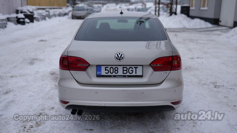 Beige Volkswagen Jetta 2013 in Tallinn, with an engine capacity of 1.40 L and mileage of 125 thousand km for 4999 €, photo 5 on AUTOMOTO.COM.LV