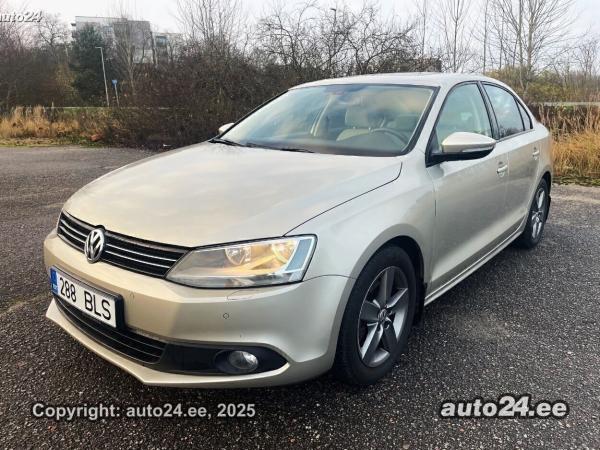 Smilšu krāsa Volkswagen Jetta 2014 Tallina, ar dzinēja tilpumu 1.40 L un nobraukumu 182 tūkst. km par 6990 €, foto 1 vietnē AUTOMOTO.COM.LV