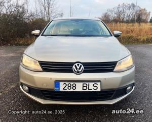 Smilšu krāsa Volkswagen Jetta 2014 Tallina, ar dzinēja tilpumu 1.40 L un nobraukumu 182 tūkst. km par 6990 €, foto 2 vietnē AUTOMOTO.COM.LV