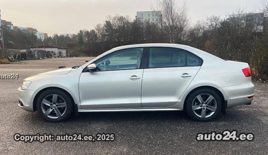 Smilšu krāsa Volkswagen Jetta 2014 Tallina, ar dzinēja tilpumu 1.40 L un nobraukumu 182 tūkst. km par 6990 €, foto 7 vietnē AUTOMOTO.COM.LV