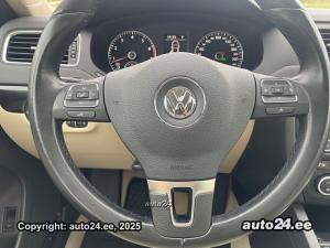 Smilšu krāsa Volkswagen Jetta 2014 Tallina, ar dzinēja tilpumu 1.40 L un nobraukumu 182 tūkst. km par 6990 €, foto 14 vietnē AUTOMOTO.COM.LV