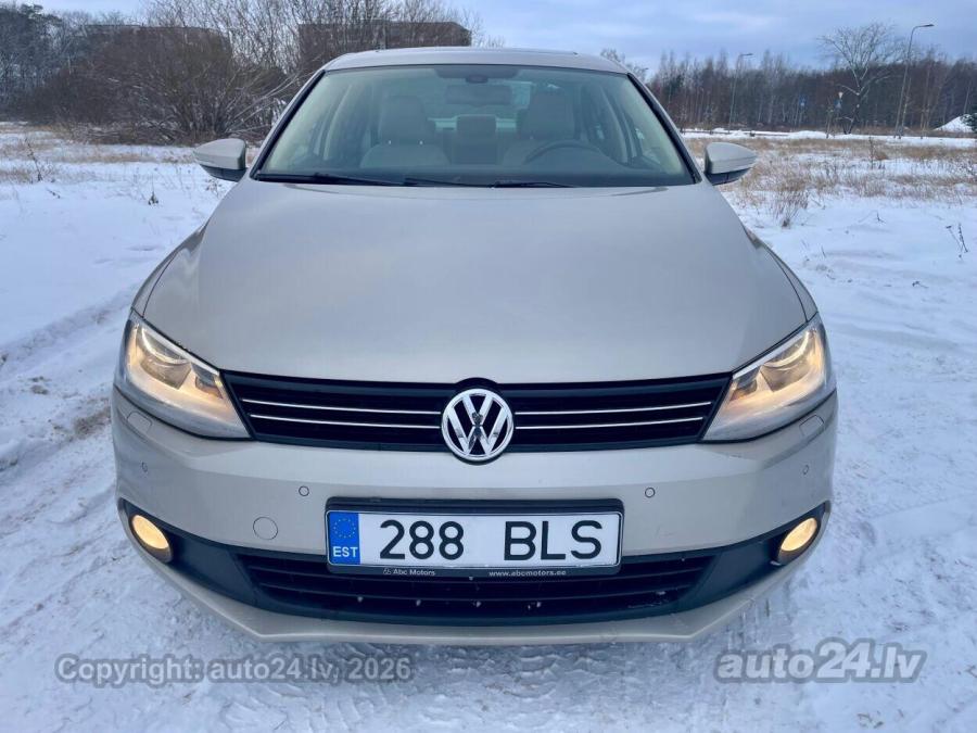 Smilšu krāsa Volkswagen Jetta 2014 Tallina, ar dzinēja tilpumu 1.40 L un nobraukumu 182 tūkst. km par 6990 €, foto 2 vietnē AUTOMOTO.COM.LV