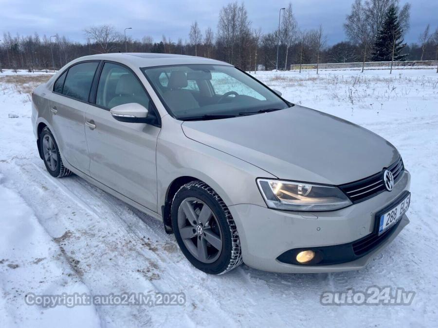 Smilšu krāsa Volkswagen Jetta 2014 Tallina, ar dzinēja tilpumu 1.40 L un nobraukumu 182 tūkst. km par 6990 €, foto 3 vietnē AUTOMOTO.COM.LV