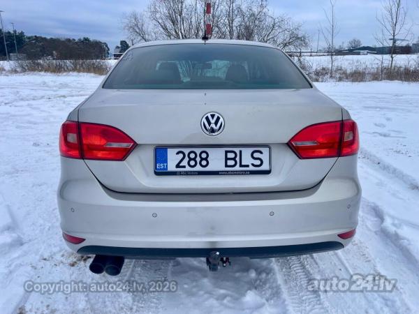 Beige Volkswagen Jetta 2014 in Tallinn, with an engine capacity of 1.40 L and mileage of 182 thousand km for 6990 €, photo 5 on AUTOMOTO.COM.LV