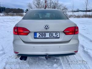 Smilšu krāsa Volkswagen Jetta 2014 Tallina, ar dzinēja tilpumu 1.40 L un nobraukumu 182 tūkst. km par 6990 €, foto 5 vietnē AUTOMOTO.COM.LV