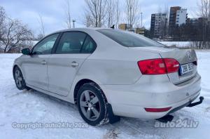 Smilšu krāsa Volkswagen Jetta 2014 Tallina, ar dzinēja tilpumu 1.40 L un nobraukumu 182 tūkst. km par 6990 €, foto 6 vietnē AUTOMOTO.COM.LV