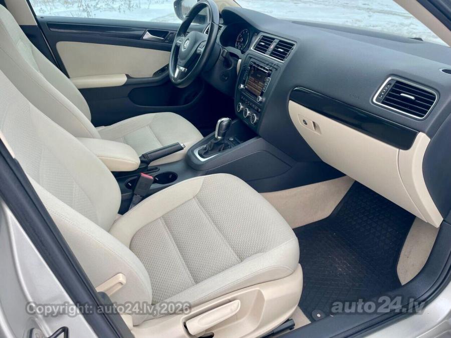 Smilšu krāsa Volkswagen Jetta 2014 Tallina, ar dzinēja tilpumu 1.40 L un nobraukumu 182 tūkst. km par 6990 €, foto 12 vietnē AUTOMOTO.COM.LV
