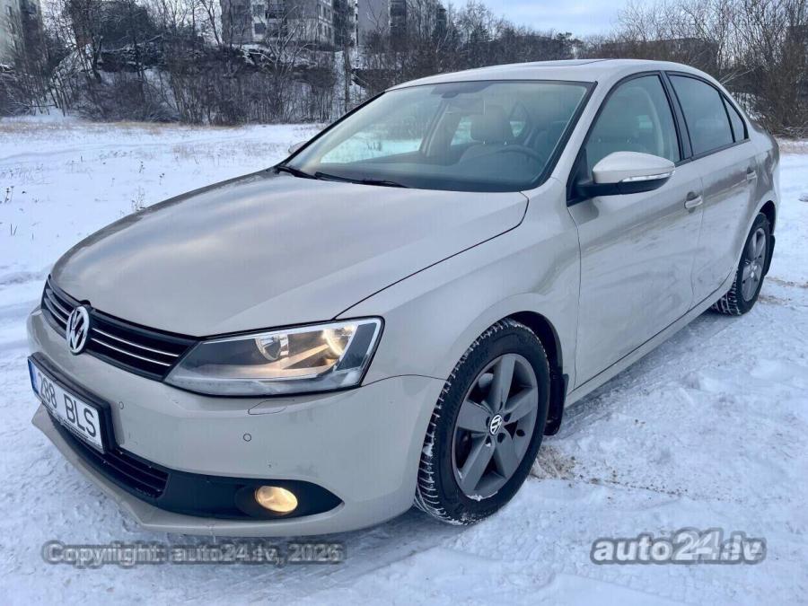 Beige Volkswagen Jetta 2014 in Tallinn, with an engine capacity of 1.40 L and mileage of 182 thousand km for 6990 €, photo 1 on AUTOMOTO.COM.LV