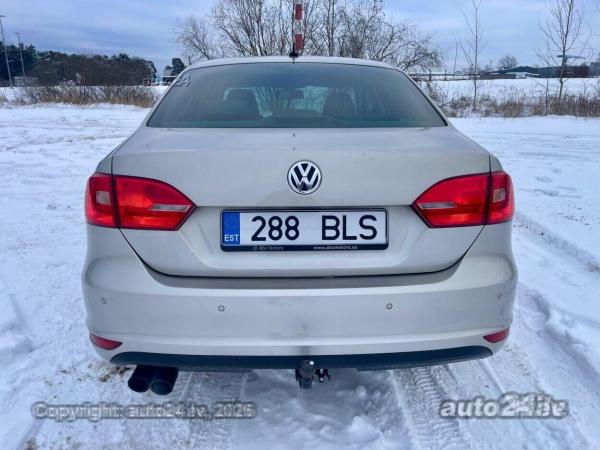 Smilšu krāsa Volkswagen Jetta 2014 Tallina, ar dzinēja tilpumu 1.40 L un nobraukumu 182 tūkst. km par 6990 €, foto 5 vietnē AUTOMOTO.COM.LV