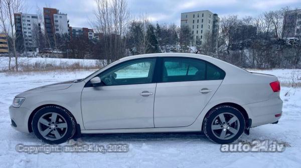 Smilšu krāsa Volkswagen Jetta 2014 Tallina, ar dzinēja tilpumu 1.40 L un nobraukumu 182 tūkst. km par 6990 €, foto 7 vietnē AUTOMOTO.COM.LV