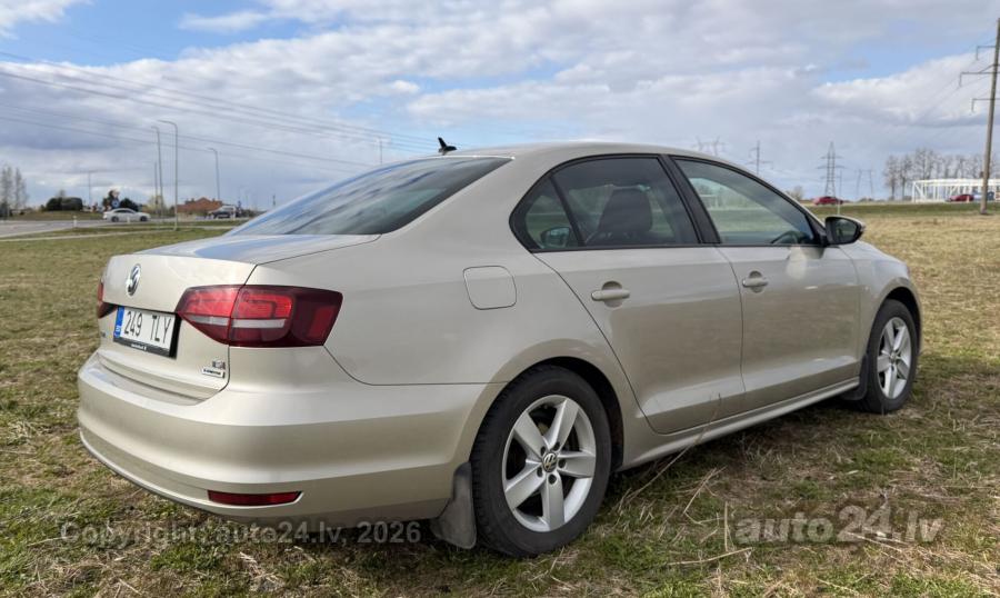 Smilšu krāsa Volkswagen Jetta 2016 Tartu, ar dzinēja tilpumu 1.40 L un nobraukumu 141 tūkst. km par 6900 €, foto 5 vietnē AUTOMOTO.COM.LV