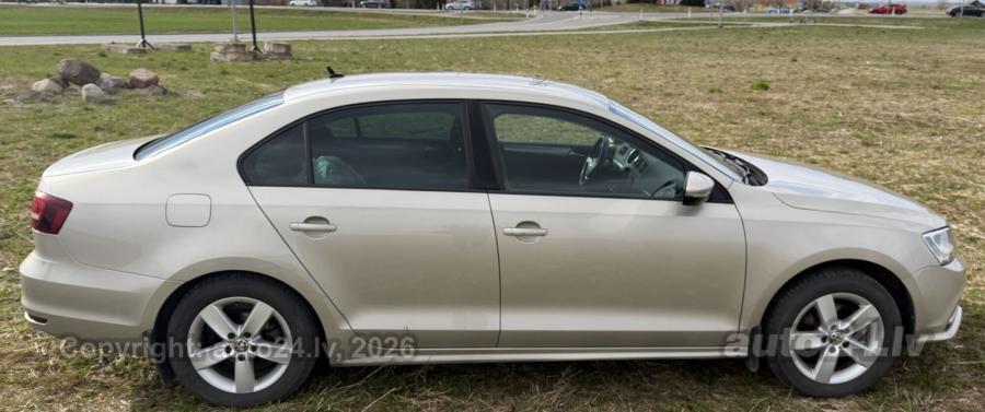 Smilšu krāsa Volkswagen Jetta 2016 Tartu, ar dzinēja tilpumu 1.40 L un nobraukumu 141 tūkst. km par 6900 €, foto 8 vietnē AUTOMOTO.COM.LV
