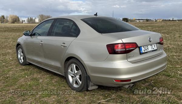Smilšu krāsa Volkswagen Jetta 2016 Tartu, ar dzinēja tilpumu 1.40 L un nobraukumu 141 tūkst. km par 6900 €, foto 9 vietnē AUTOMOTO.COM.LV