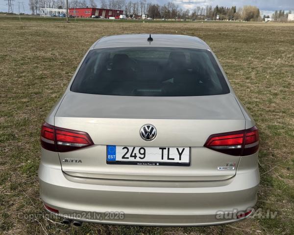 Smilšu krāsa Volkswagen Jetta 2016 Tartu, ar dzinēja tilpumu 1.40 L un nobraukumu 141 tūkst. km par 6900 €, foto 10 vietnē AUTOMOTO.COM.LV