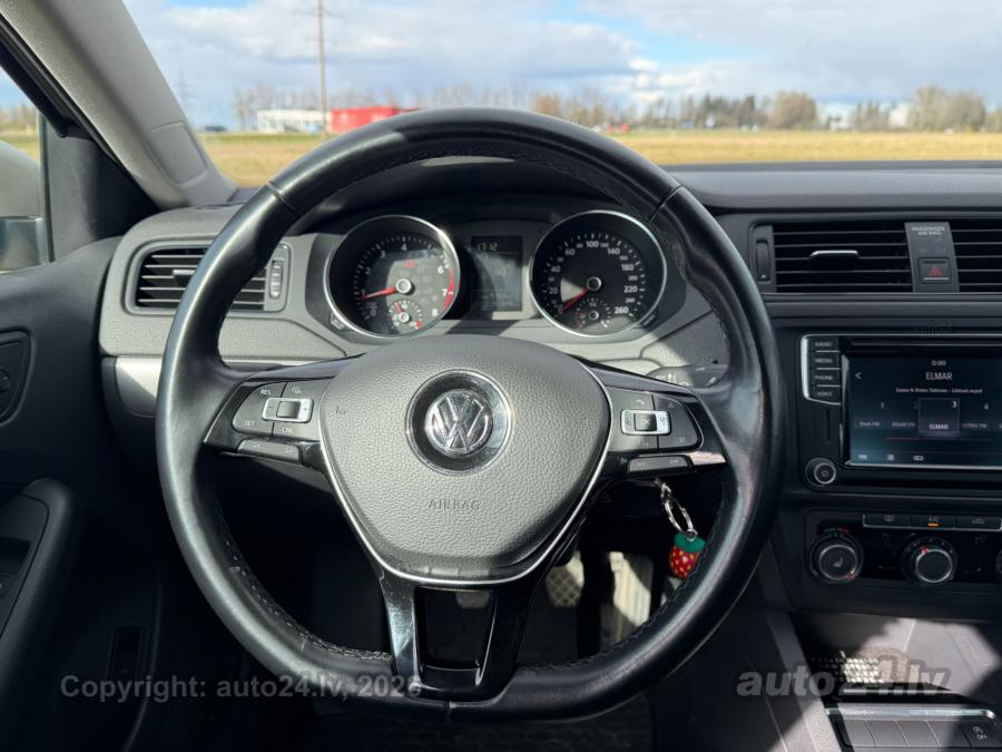 Smilšu krāsa Volkswagen Jetta 2016 Tartu, ar dzinēja tilpumu 1.40 L un nobraukumu 141 tūkst. km par 6900 €, foto 15 vietnē AUTOMOTO.COM.LV