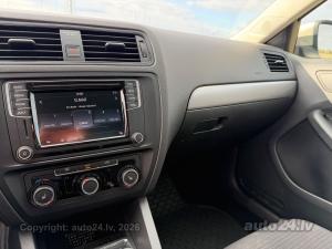 Smilšu krāsa Volkswagen Jetta 2016 Tartu, ar dzinēja tilpumu 1.40 L un nobraukumu 141 tūkst. km par 6900 €, foto 17 vietnē AUTOMOTO.COM.LV