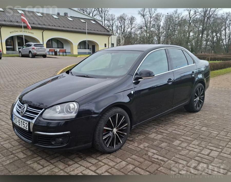 Black Volkswagen Jetta 2005 in Valmiera, with an engine capacity of 2.00 L and mileage of 287 thousand km for 2000 €, photo 3 on AUTOMOTO.COM.LV