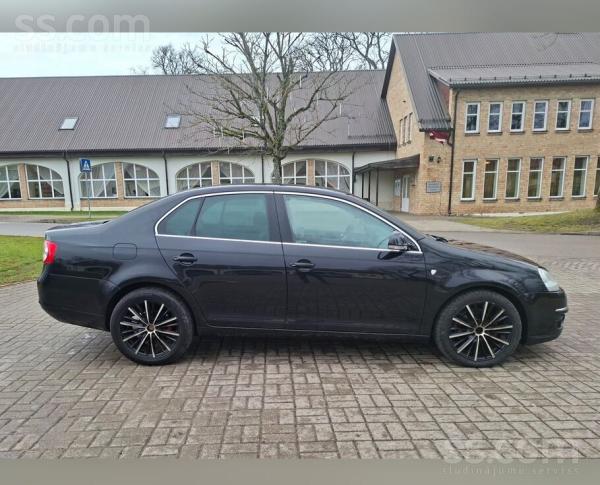 Melns Volkswagen Jetta 2005 Valmiera, ar dzinēja tilpumu 2.00 L un nobraukumu 287 tūkst. km par 2000 €, foto 6 vietnē AUTOMOTO.COM.LV